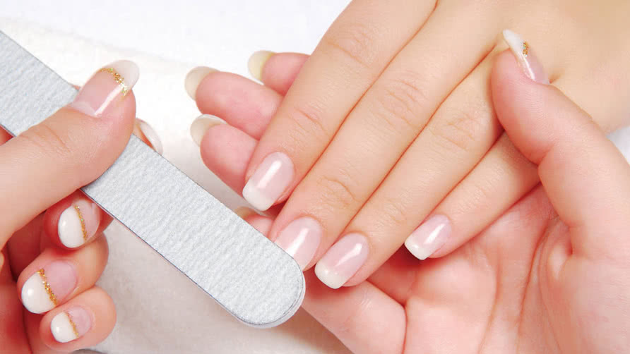 6 Scary Signs You're in a Bad Nail Salon - YouQueen