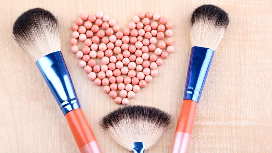Makeup for Heart Shaped Faces: 6 Tips for a Perfect Look - YouQueen